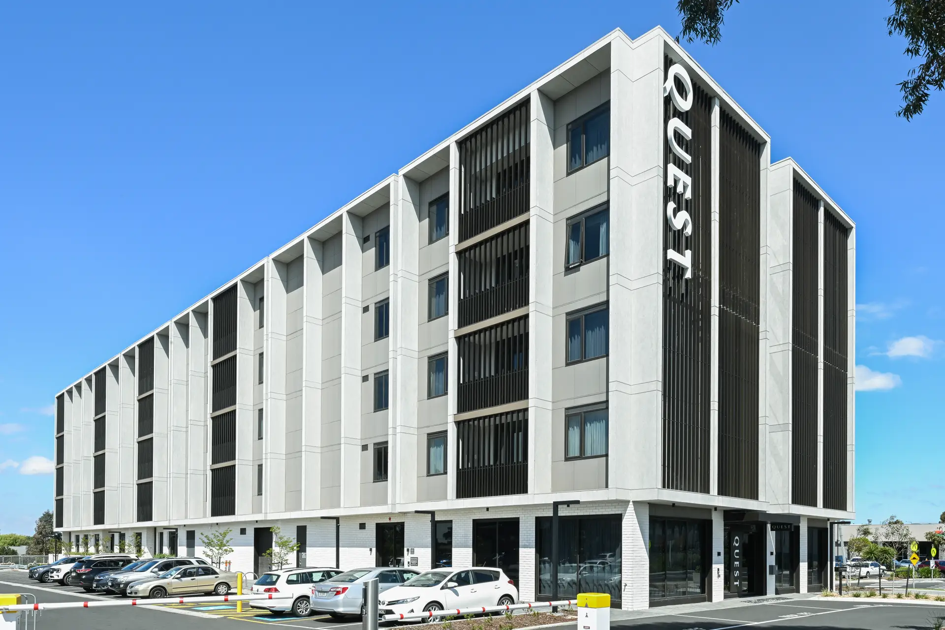 Quest Watergardens - Custom Clad